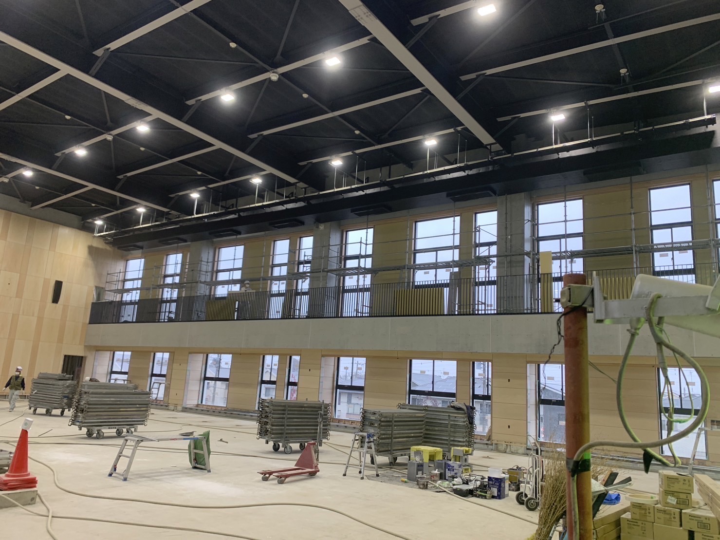 柏市 小学校内装工事 - 株式会社サイタマ美装