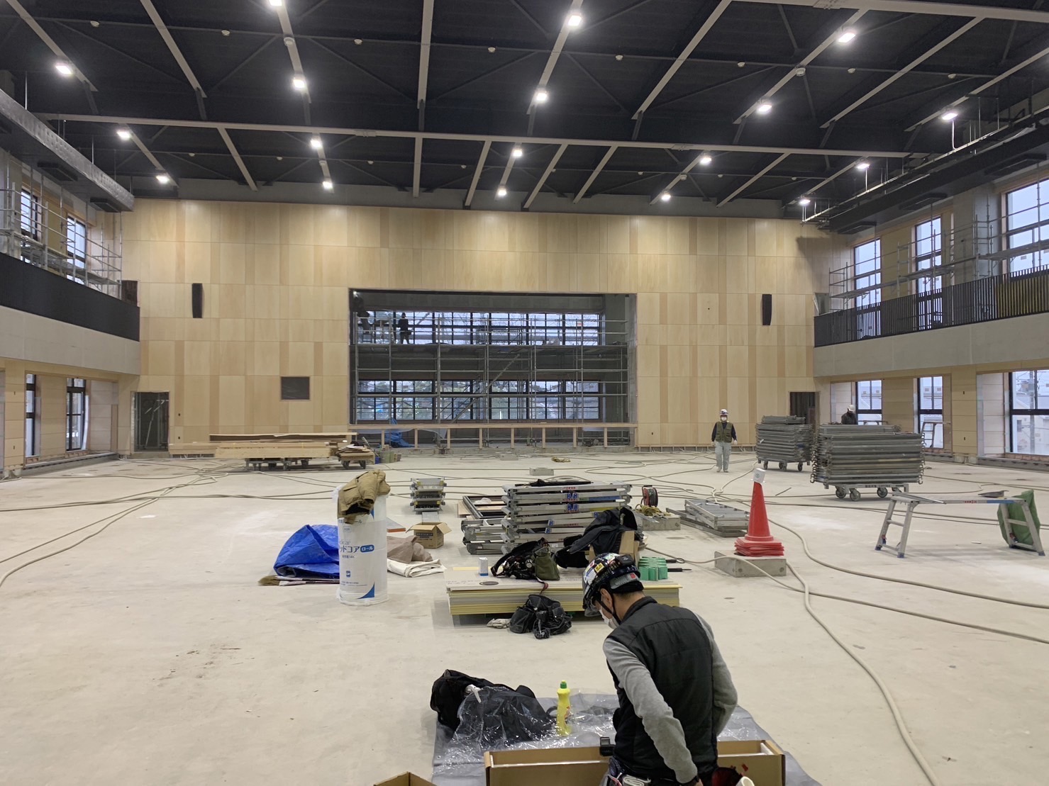 柏市 小学校内装工事 - 株式会社サイタマ美装