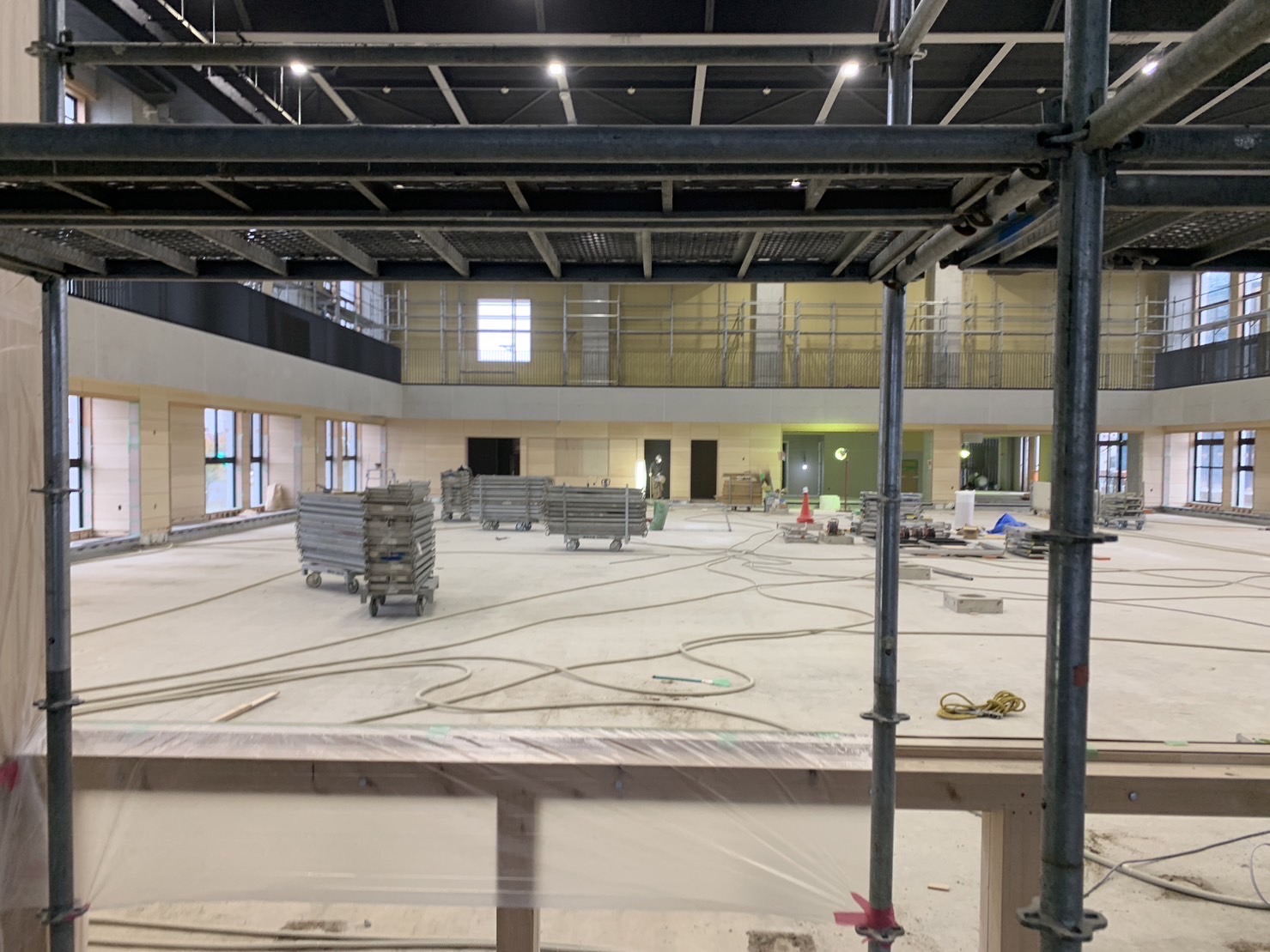 柏市 小学校内装工事 - 株式会社サイタマ美装