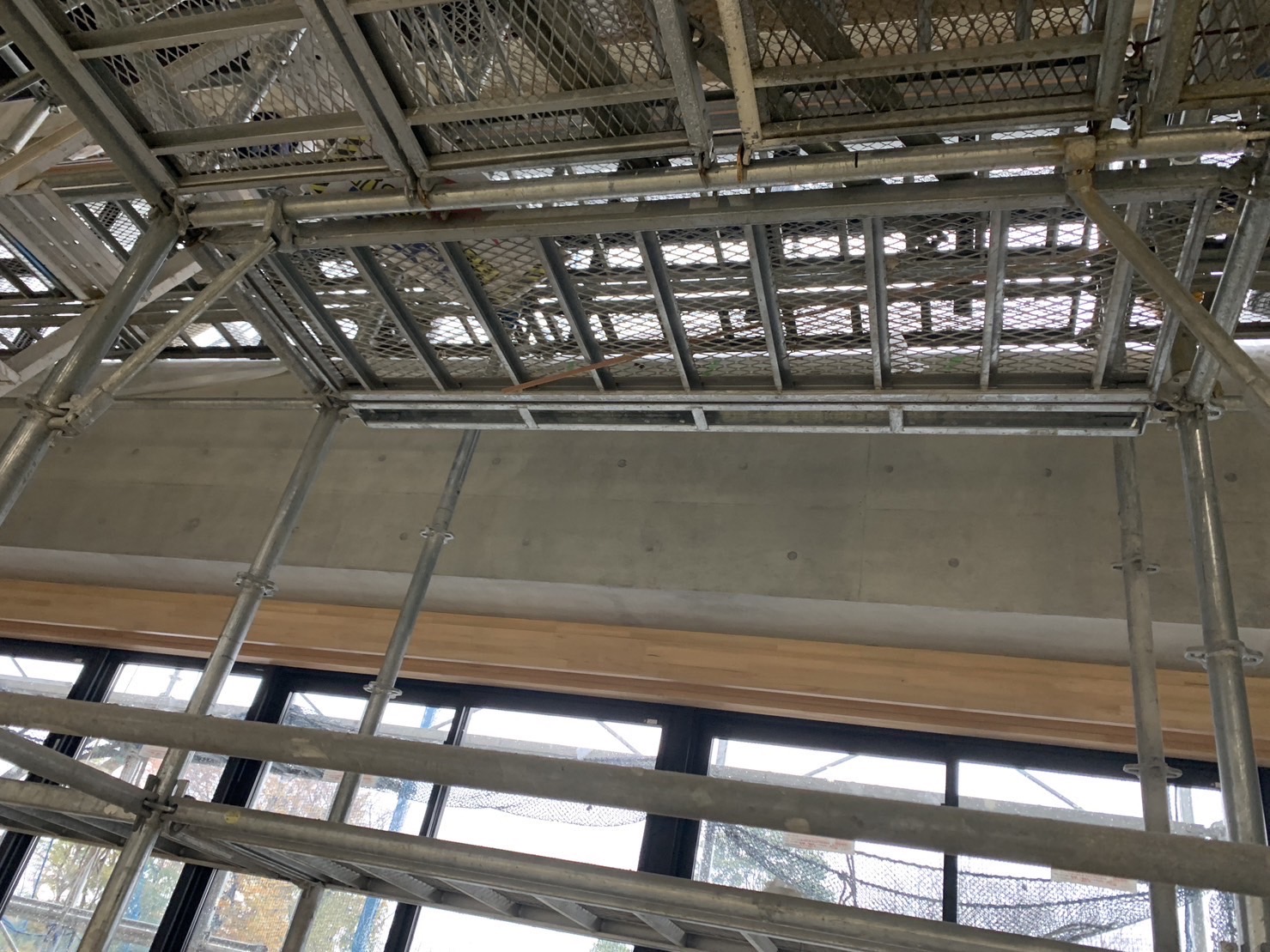 柏市 小学校内装工事 - 株式会社サイタマ美装