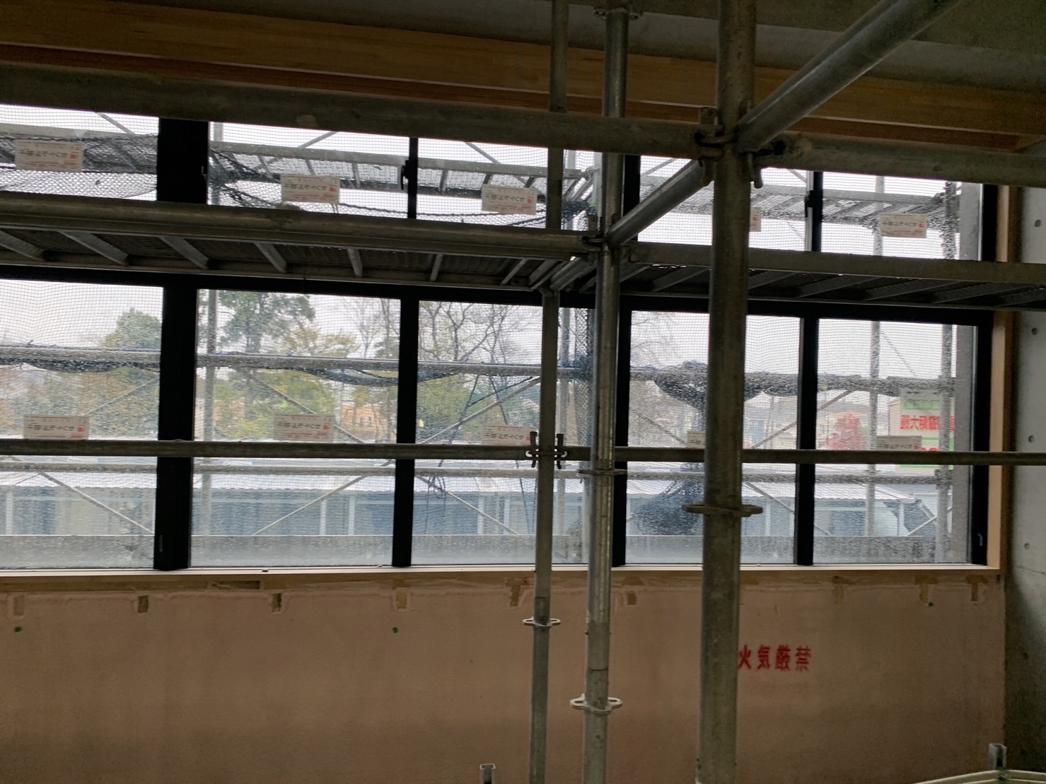 柏市 小学校内装工事 - 株式会社サイタマ美装